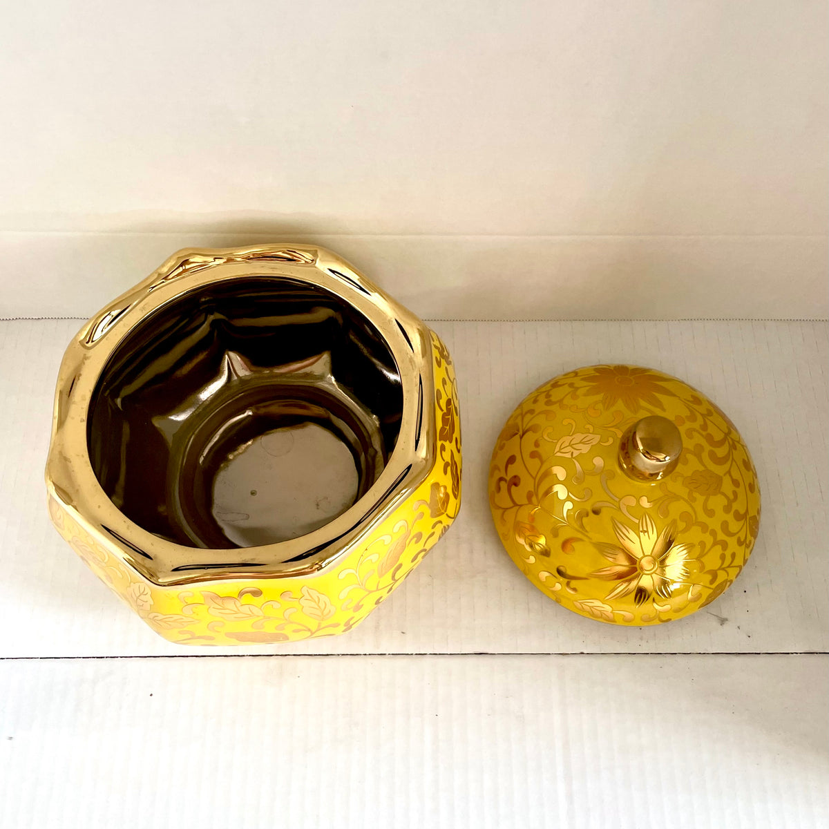 SOPERA DE OCHUN CON FLORES DORADAS – Botanica La Marina