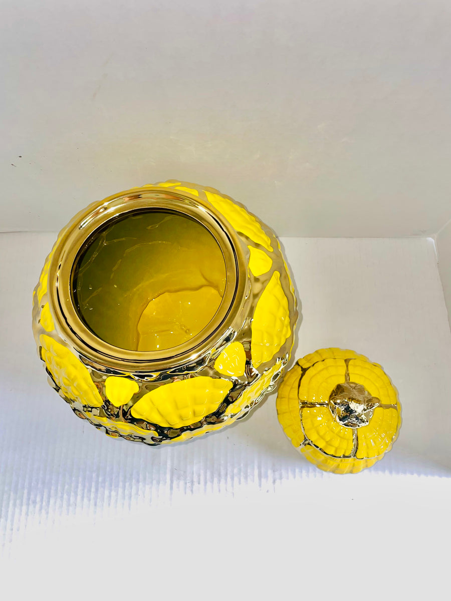 Sopera para Ochun mediana de color amarillo con acentos dorados y con ...